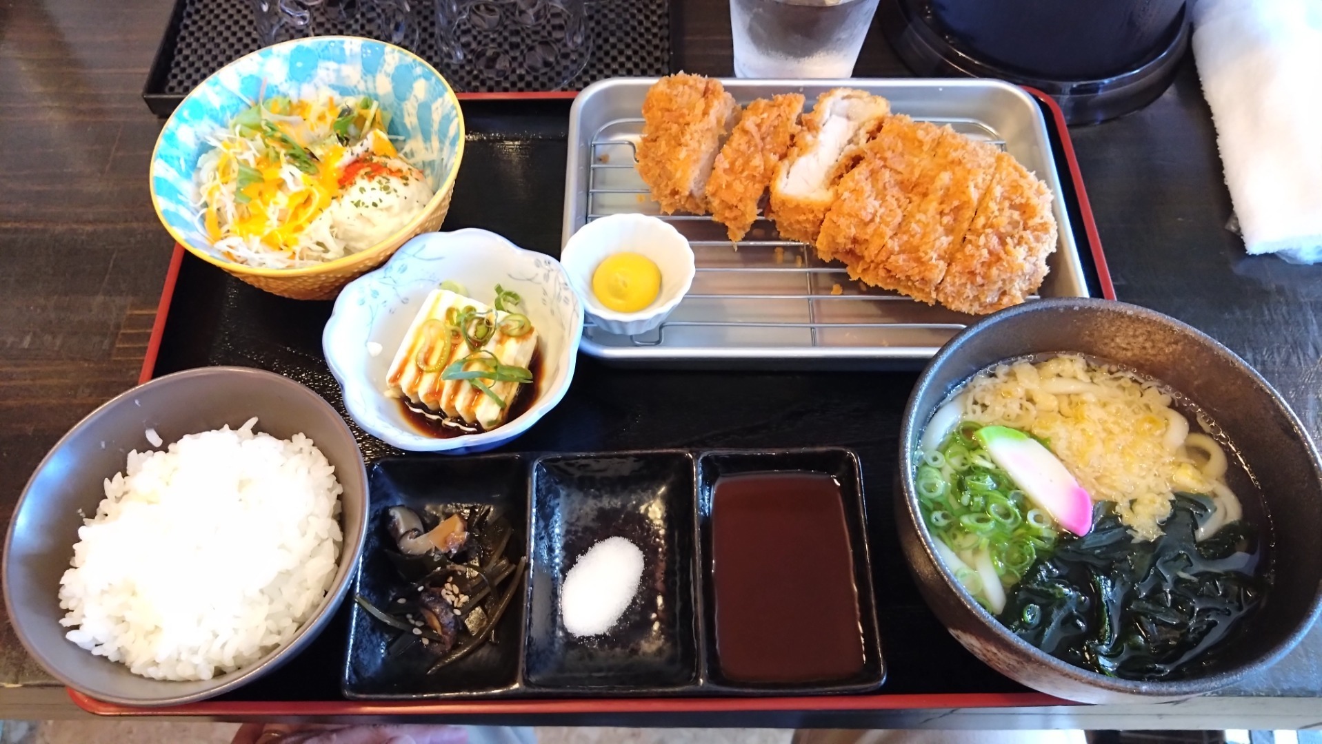 お昼は、ロース勝つ定食 『番豚』: たぬきの足跡