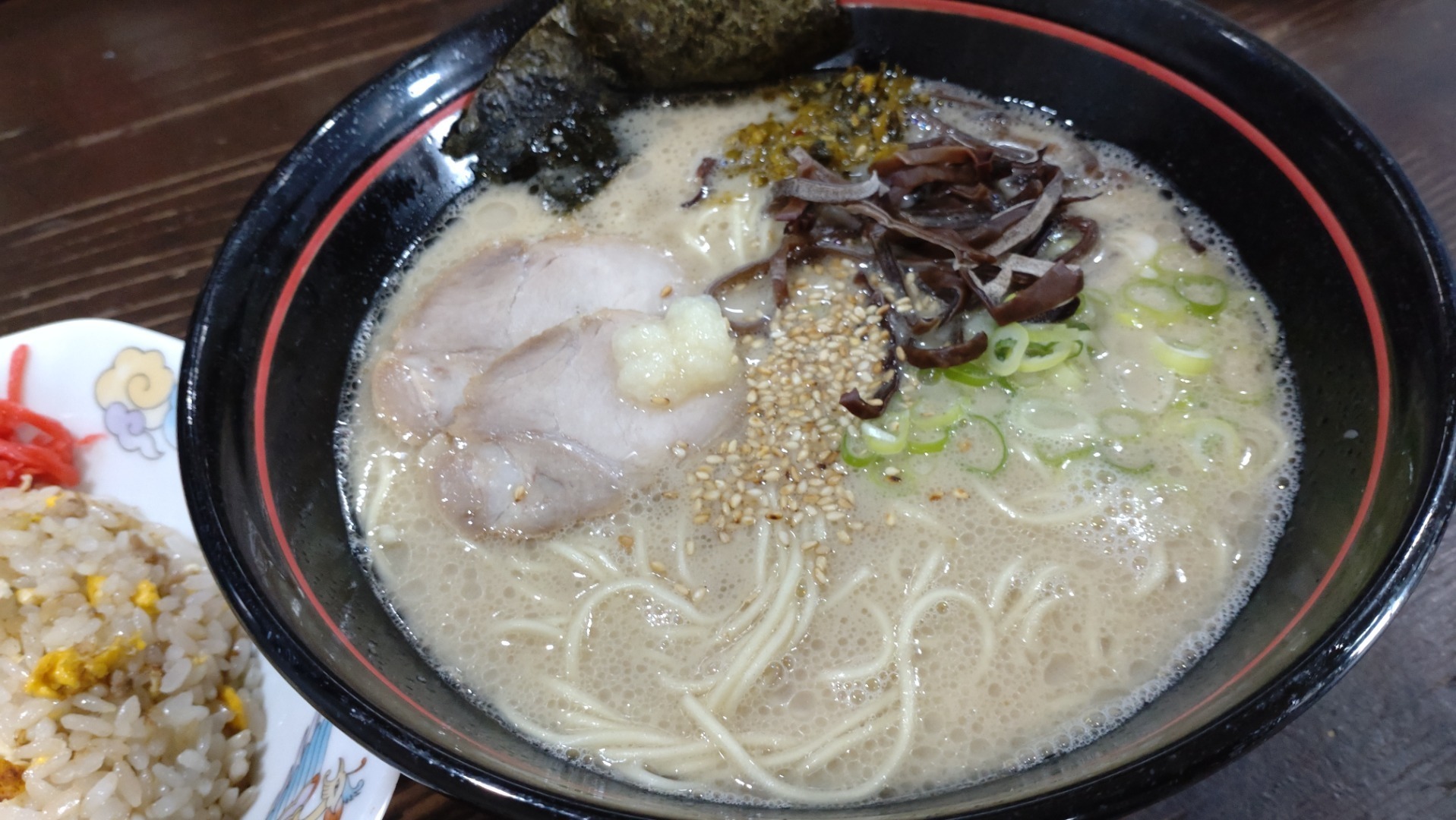 お昼は、チャーハン定食 『久留米ラーメン 金ちゃん』: たぬきの足跡
