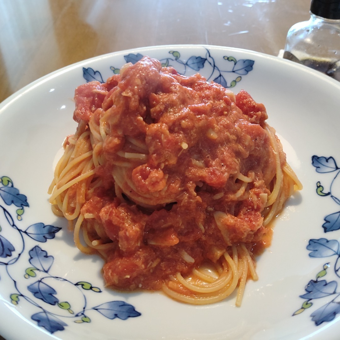 お昼は、ツナとトマトのパスタ: たぬきの足跡